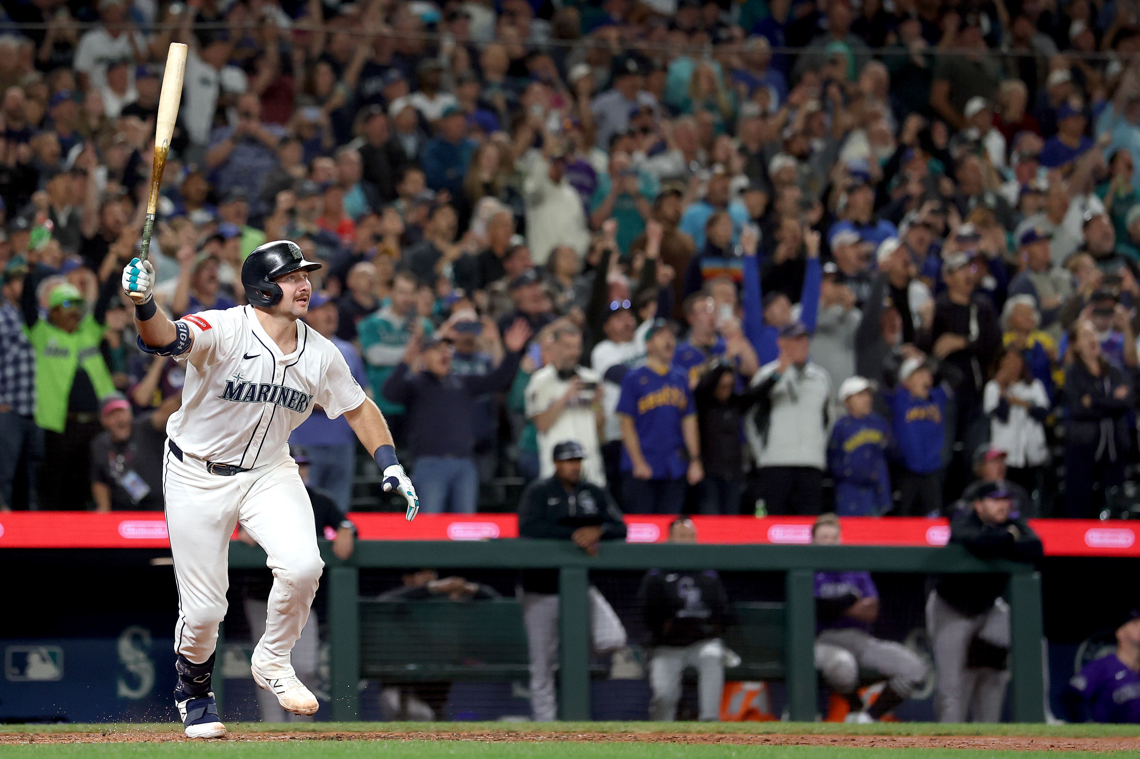 Seattle Mariners star Cal Raleigh blasts 60th home run of the season ...